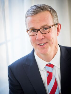 W. Robert Main | Drexel University's LeBow College of Business